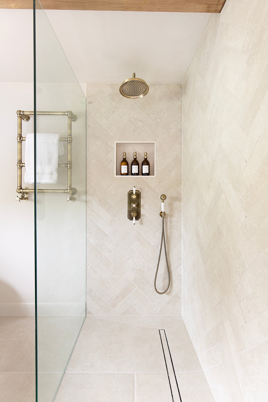 Alnwick Ivory Distressed Edge Porcelain Brick Tiles | Quorn Stone
