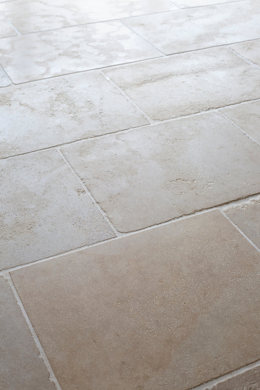 Sorrento Aged Tumbled Limestone Flooring Tiles | Quorn Stone - 400xFLx30mm