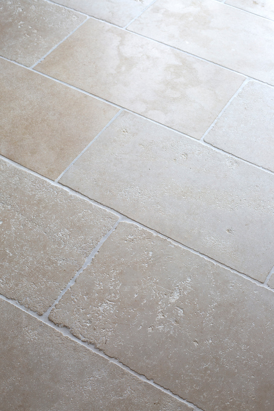 Sorrento Aged Tumbled Limestone Flooring Tiles | Quorn Stone