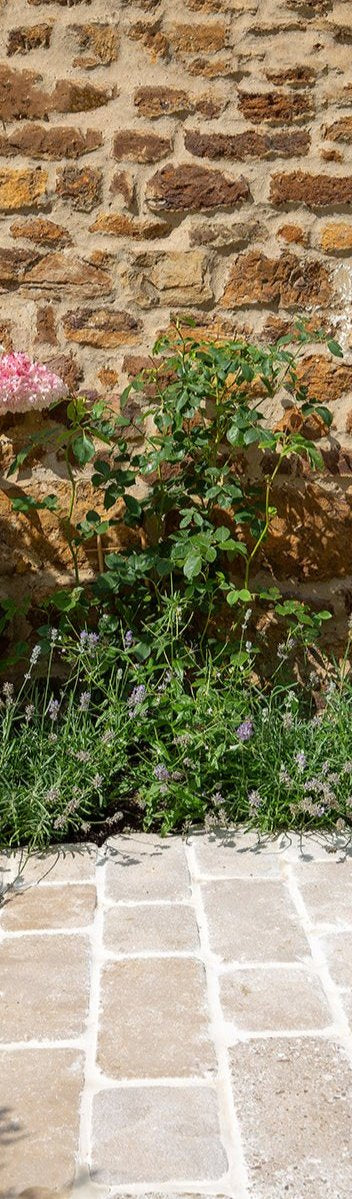 Sorrento Aged Tumbled Limestone Cobbles | Quorn Stone