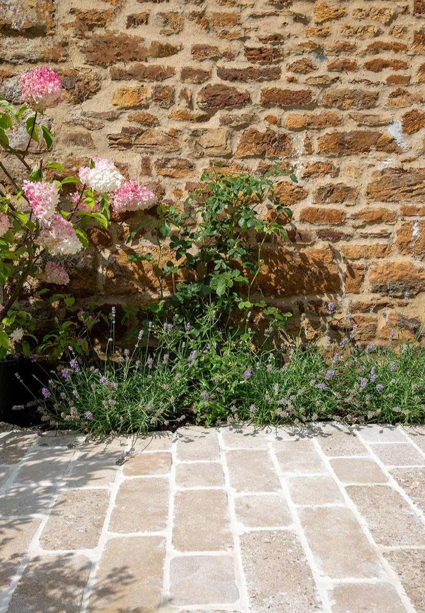 Sorrento Aged Tumbled Limestone Cobbles | Quorn Stone