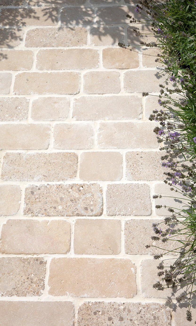 Sorrento Aged Tumbled Limestone Cobbles | Quorn Stone