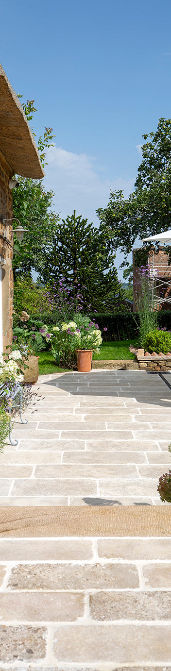 Sorrento Aged Tumbled Limestone Cobbles | Quorn Stone