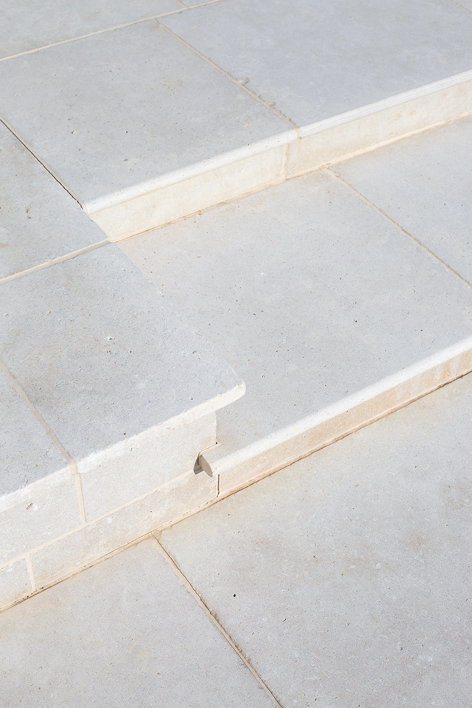 Versailles Softly Aged Limestone Step | Quorn Stone