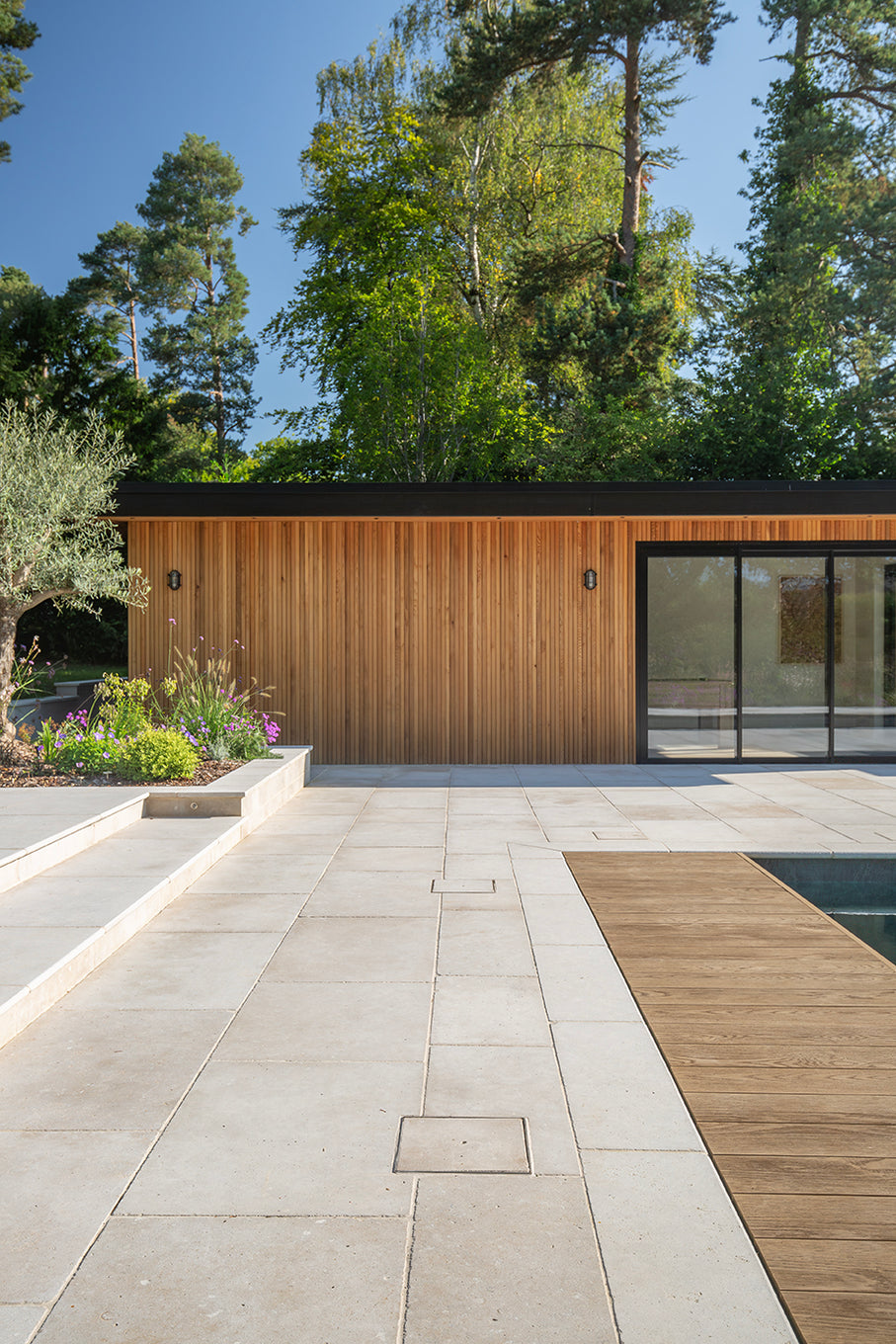 Versailles Softly Aged Limestone Outdoor Paving