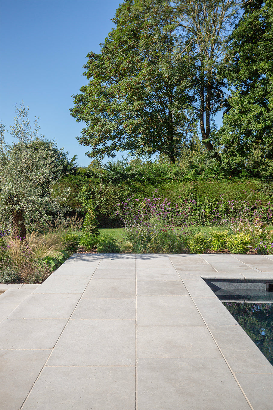 Versailles Softly Aged Limestone Outdoor Paving