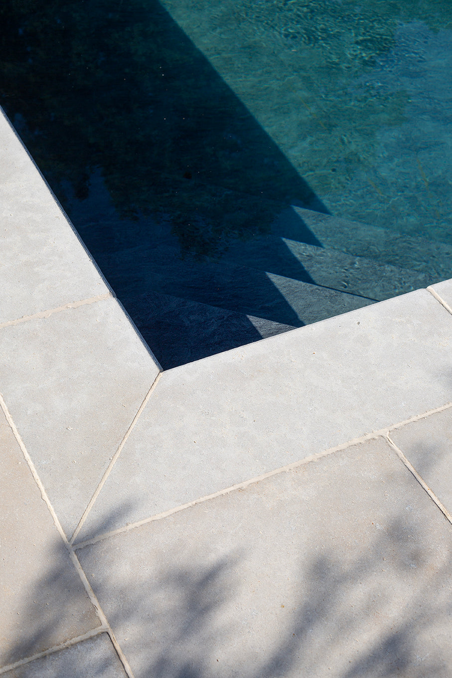Versailles Softly Aged Limestone Outdoor Paving