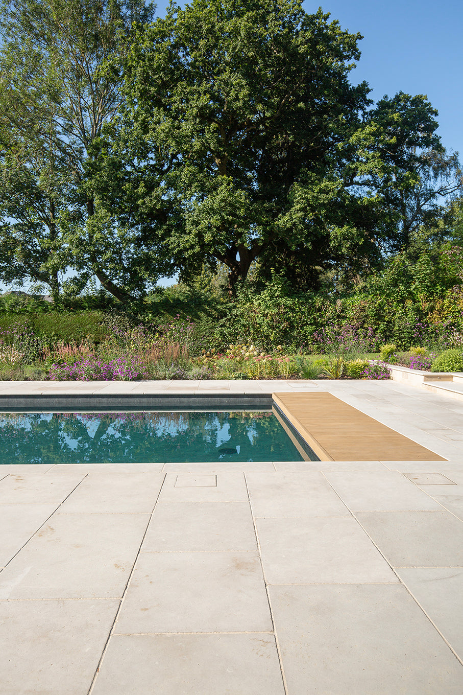 Versailles Softly Aged Limestone Outdoor Paving