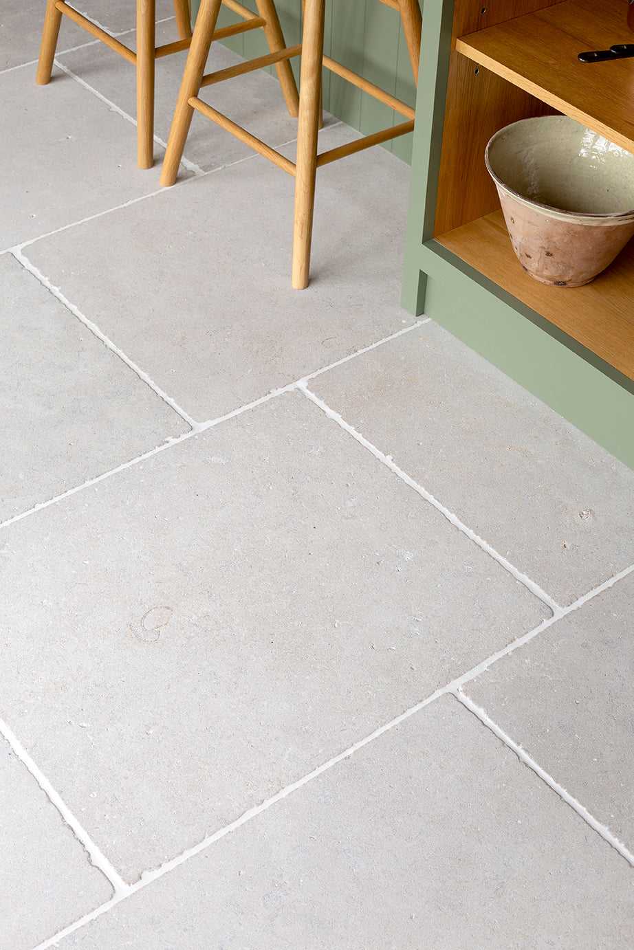 Versailles Softly Aged Limestone Tiles | Quorn Stone