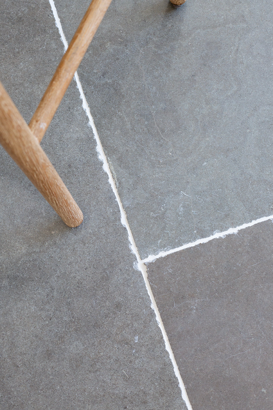 Windsor Grey Tumbled Limestone Flagstone Tiles | Quorn Stone