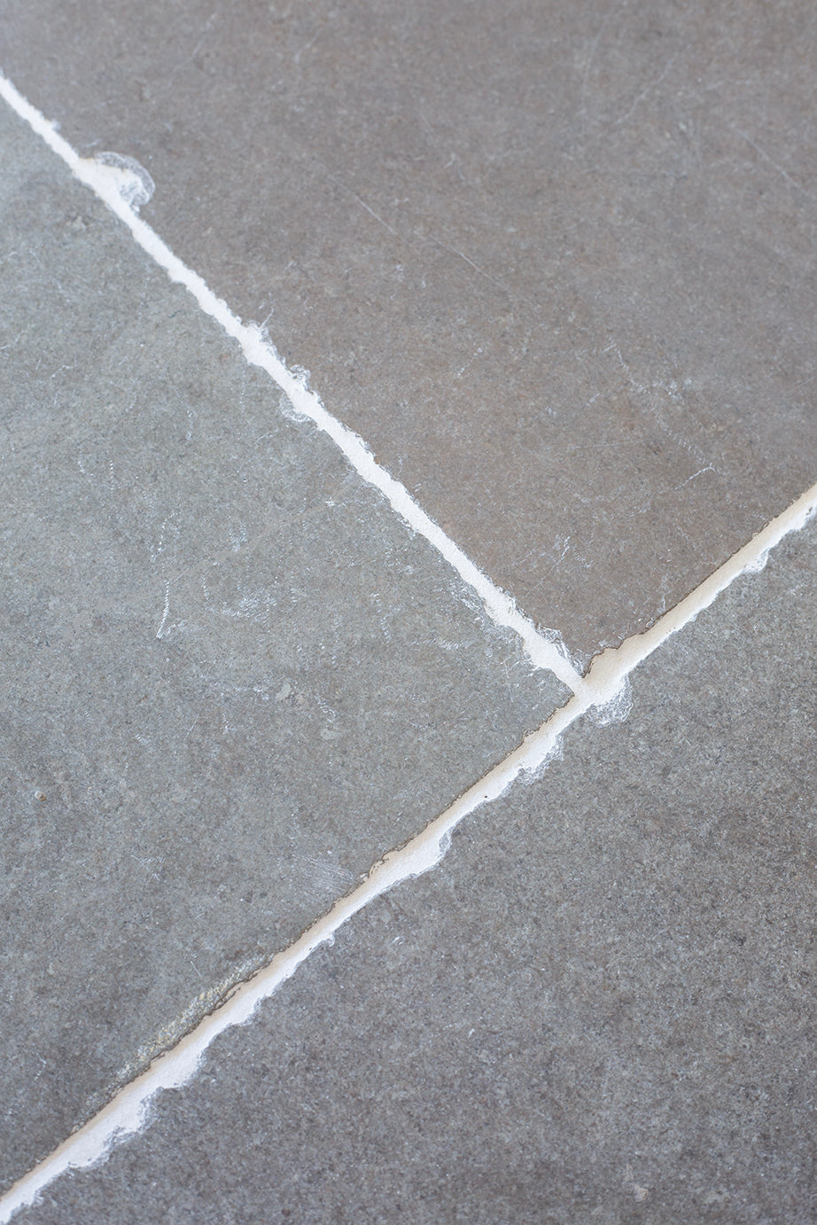 Windsor Grey Tumbled Limestone Flagstone Tiles | Quorn Stone