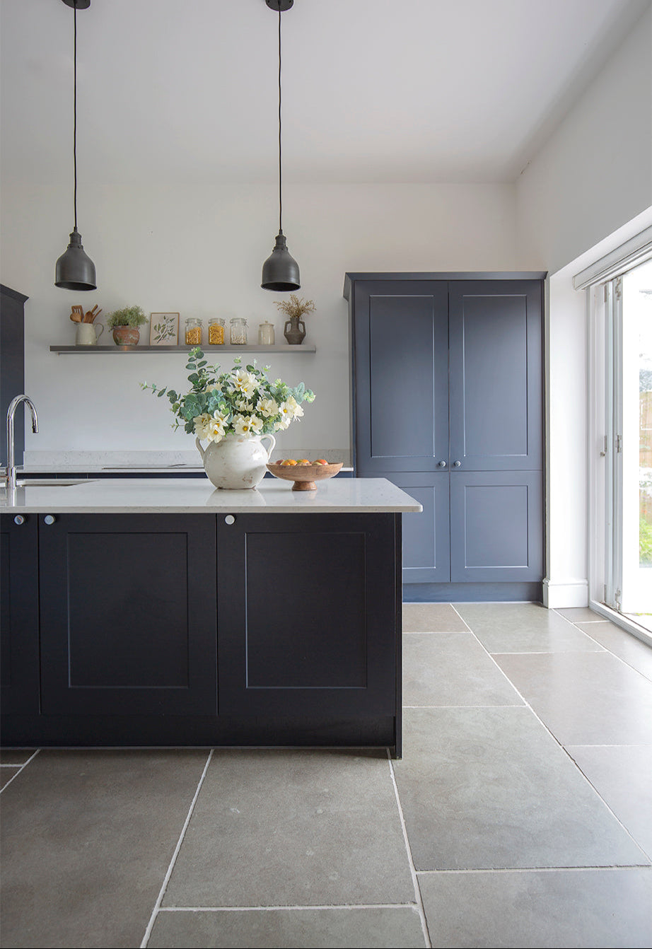 Windsor Grey Tumbled Limestone Flagstone Tiles | Quorn Stone