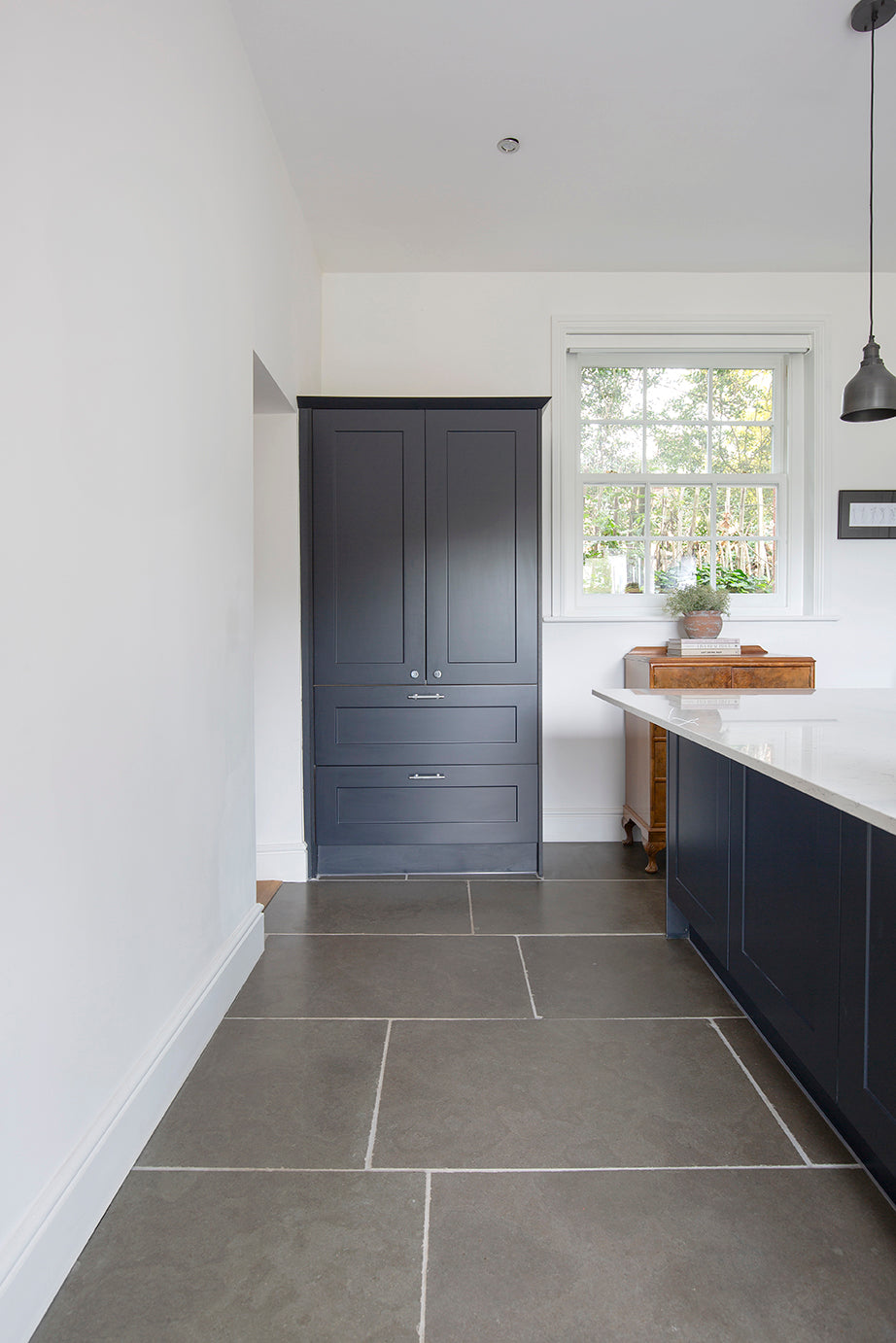 Windsor Grey Tumbled Limestone Flagstone Tiles | Quorn Stone