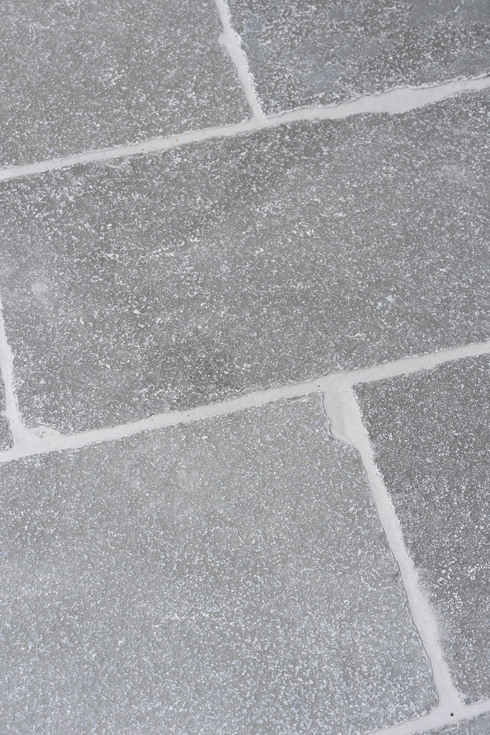 Worn Grey Antiqued Limestone Cobbles | Quorn Stone