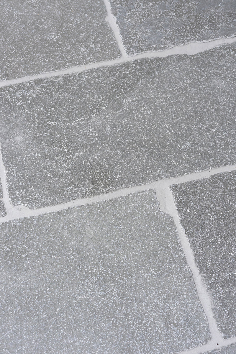 Worn Grey Antiqued Limestone Cobbles | Quorn Stone