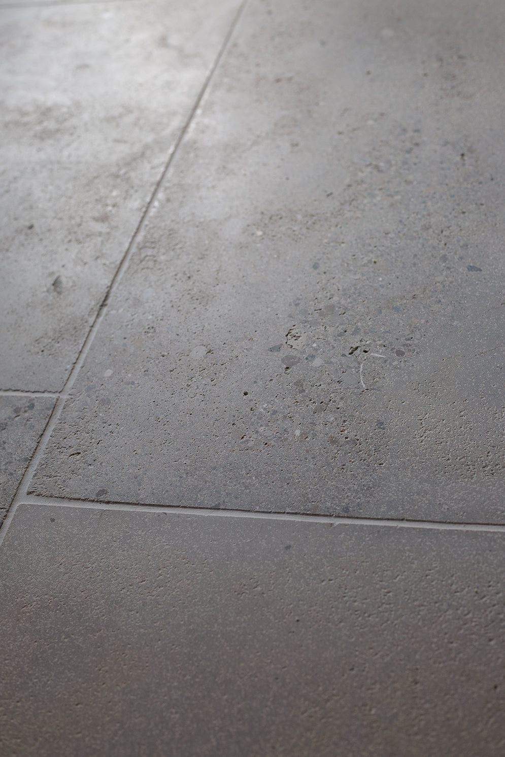Clermont Gris Lightly Tumbled Limestone Tiles | Quorn Stone