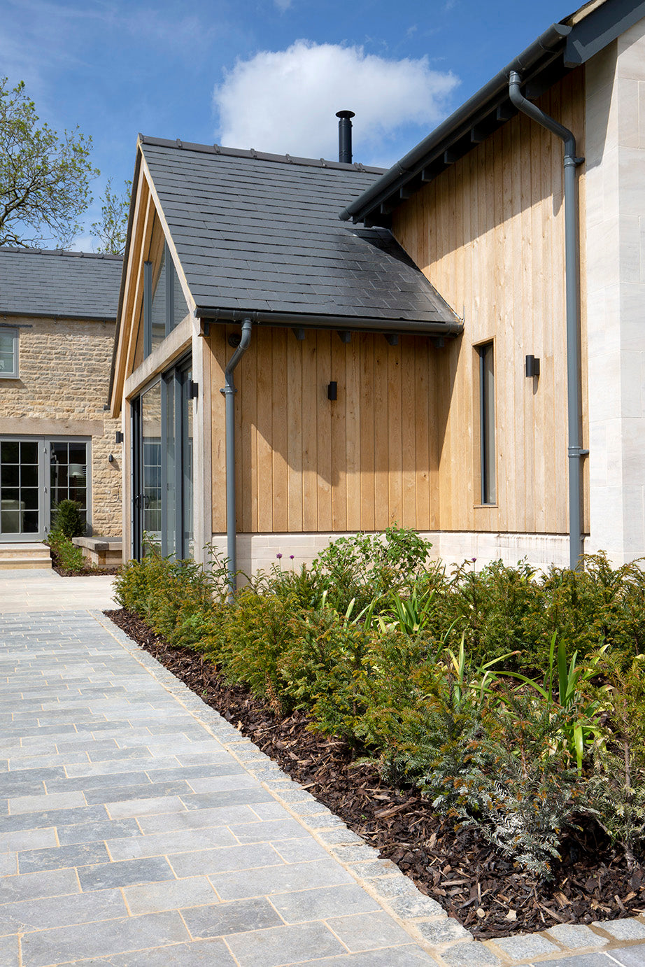 Farrow Grey Tumbled Limestone Outdoor Cobbles | Quorn Stone