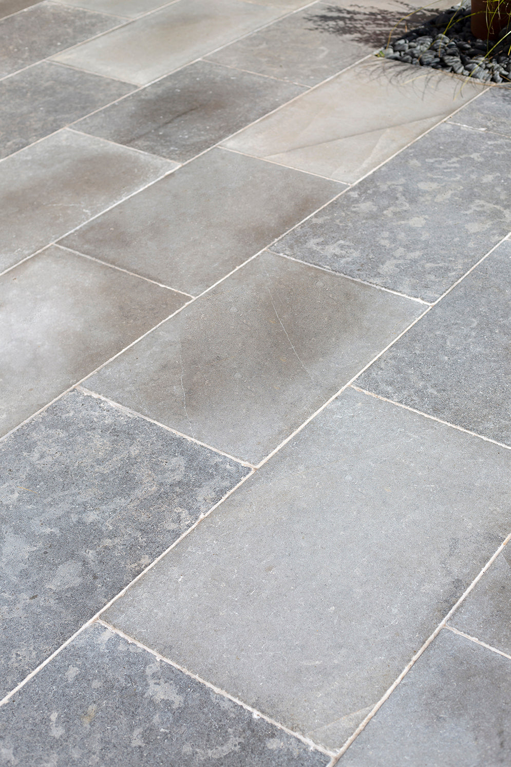 Farrow Grey Tumbled Limestone Outdoor Pavers | Quorn Stone