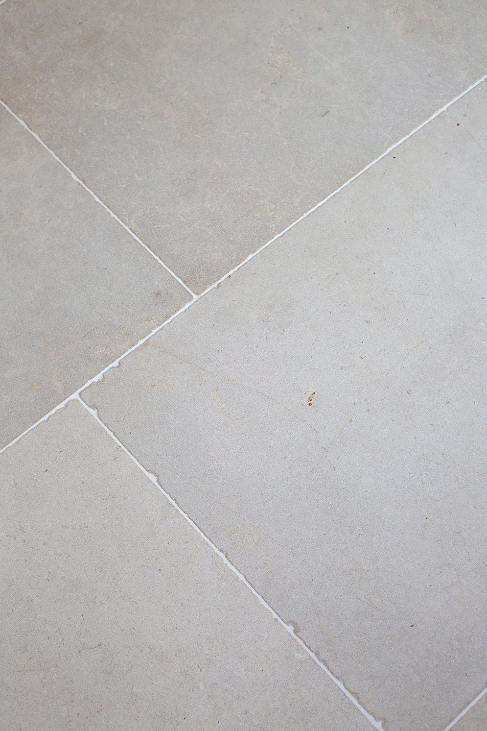 Versailles Softly Aged Limestone Tiles | Quorn Stone