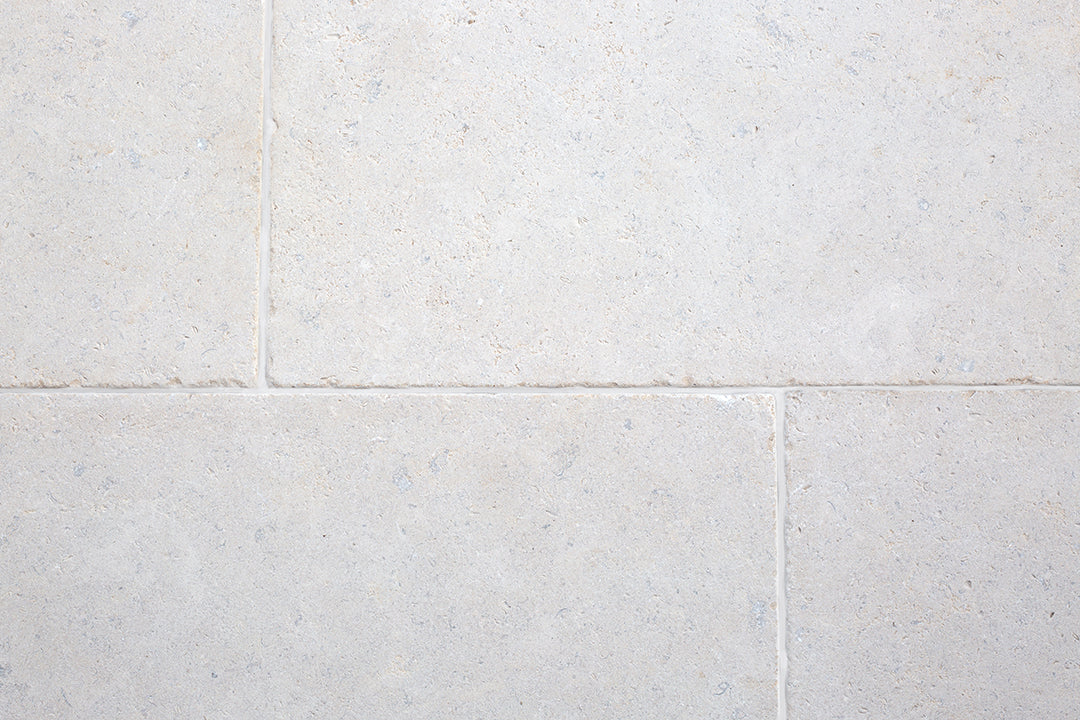 Versailles Softly Aged Limestone Outdoor Paving