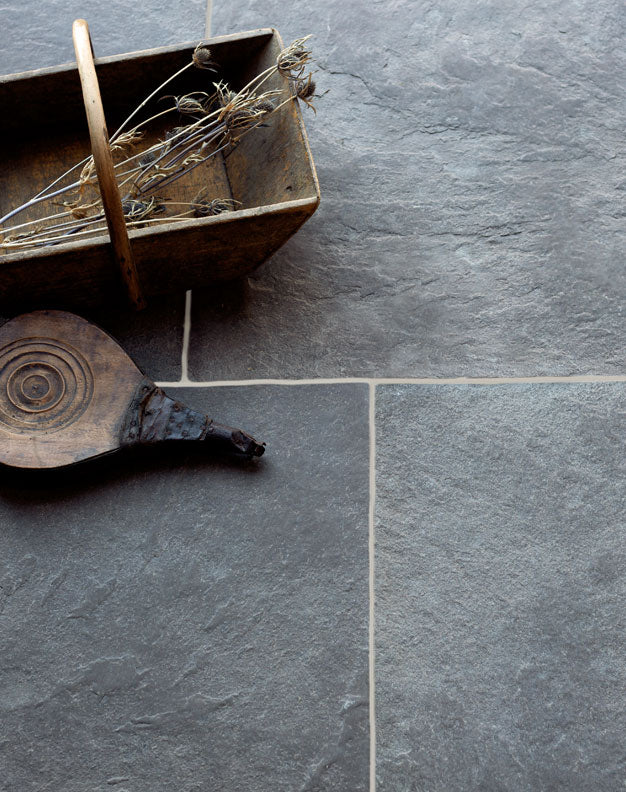 Windsor Grey Antiqued Limestone Flagstone Tiles | Quorn Stone